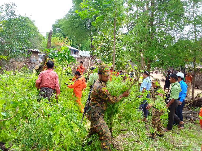 နတ်မောက်မြို့နယ် န လက္ခုပ္ပင်ကျေးရွာတွင် လေပြင်းတိုက်ခတ်မှုကြောင့် သစ